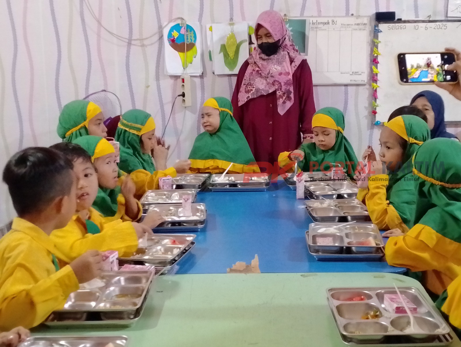 MBG Tiba, Murid TK ABA 5 dan SMP Muhammadiyah 4 Samarinda: Enak ...